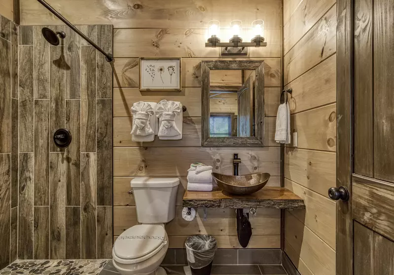 BIG MOUNTAIN MIST In Sevierville