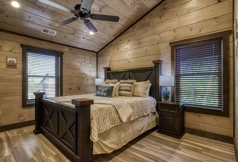 BIG MOUNTAIN MIST In Sevierville