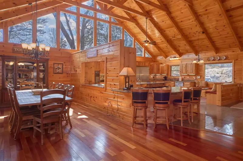 TOP NOTCH LODGE In Sevierville