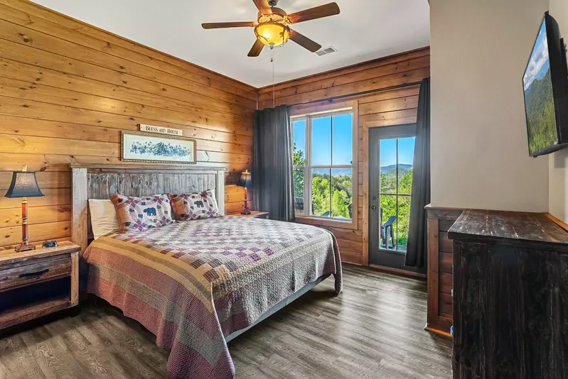 HEAVEN'S WINDOW In Sevierville